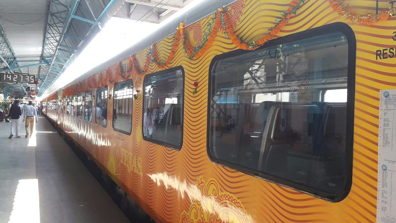 Tejas Express 》 IR's latest sensation ! Inaugural Spl coverage ...