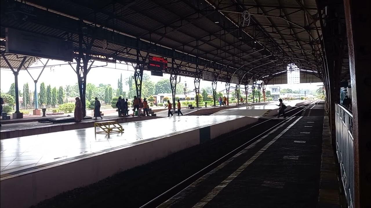 Stasiun Purwokerto 2022 | Kedatangan Kereta Api Sawunggalih - YouTube