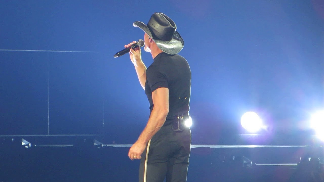 Tim McGraw "Live Like You Were Dying"" Live at Giant Center - YouTube