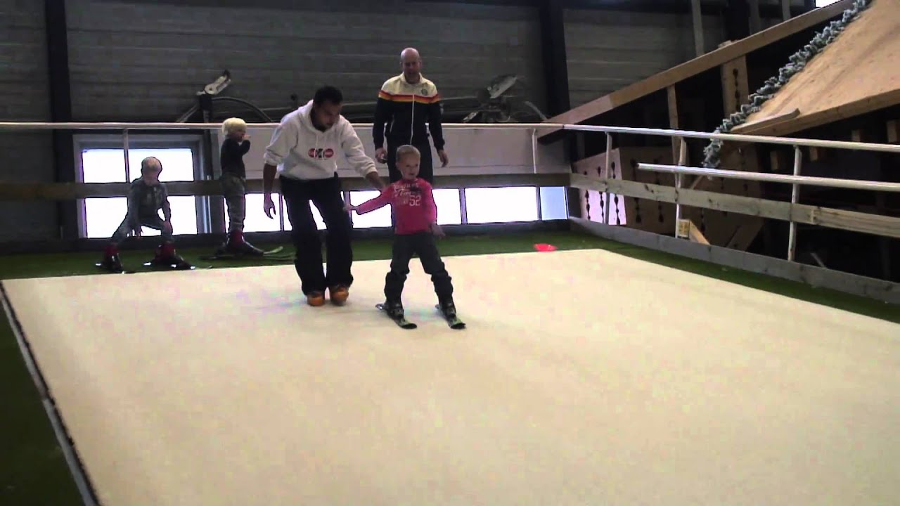 Mats en Lars - de eerste keer op de skibaan (HD) - YouTube