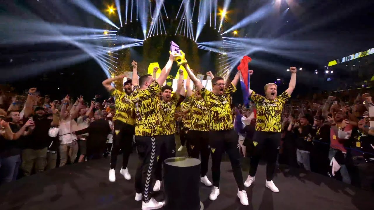 Vitality Winning and Lifting Trophy Moments | CS:GO Paris Major - YouTube