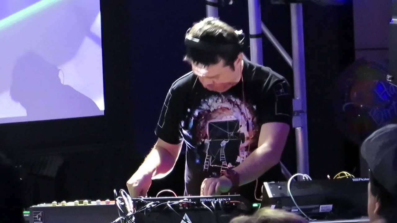 NAMM 2016 Roland A-01 with Scott Kirkland from Crystal Method - YouTube