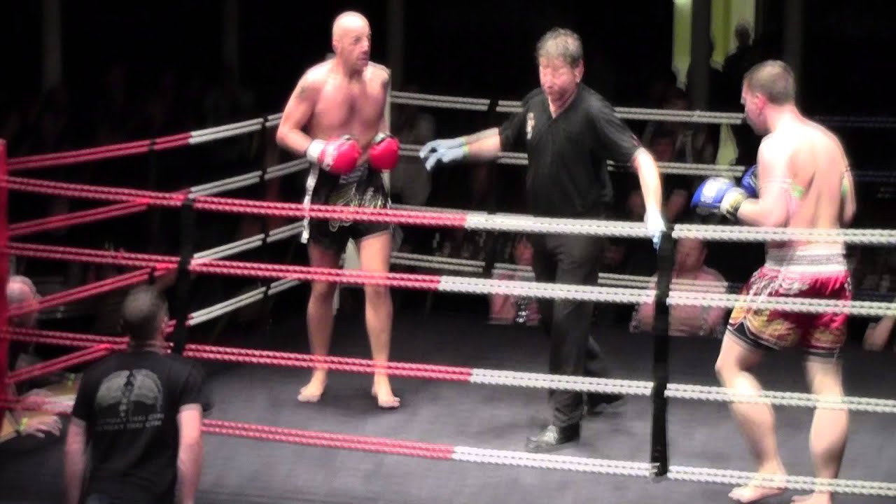 MTB7 - Chris Dickson (O'B Gym) vs Callum Taylor (Fearless MT) - YouTube