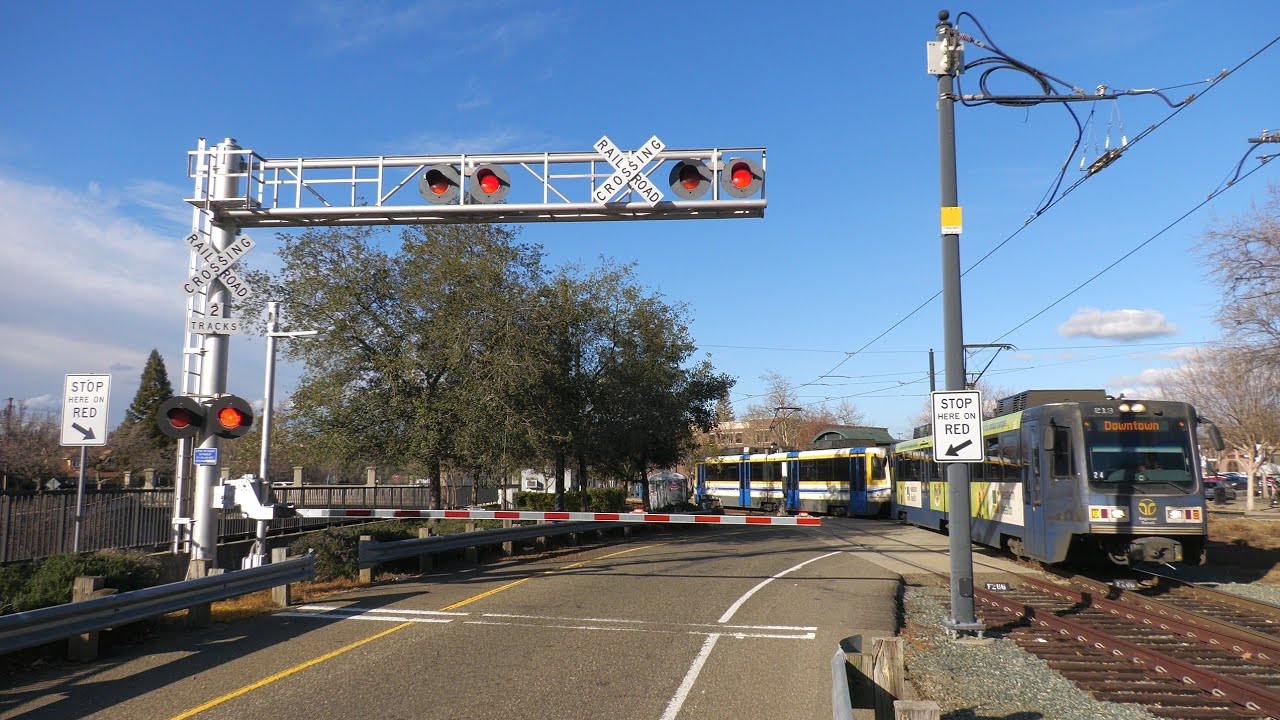 SACRT Gold Line Train - Sutter St. railroad crossing - Folsom, CA - YouTube