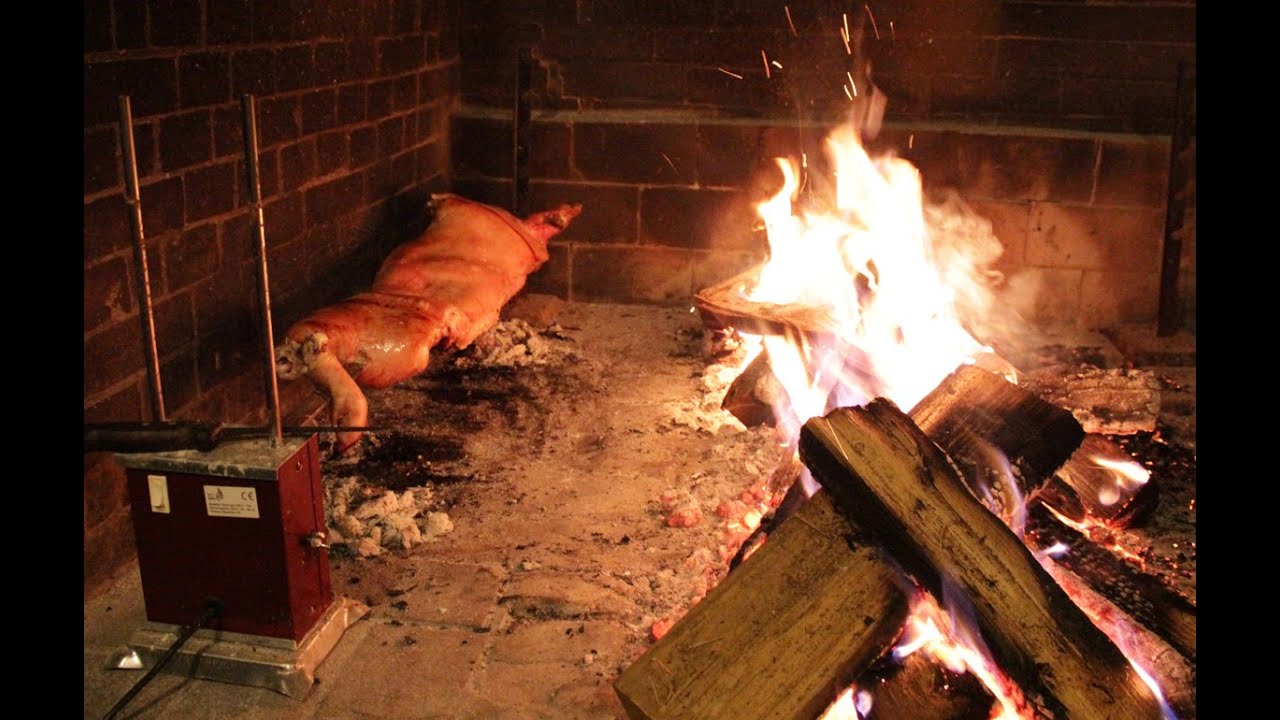 La mejor manera de cocinar al espiedo - YouTube
