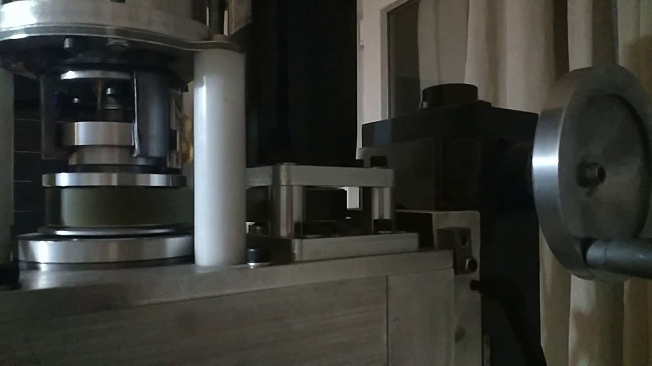 Homemade BT30 spindle, power drawbar, head installed to BF20L - YouTube