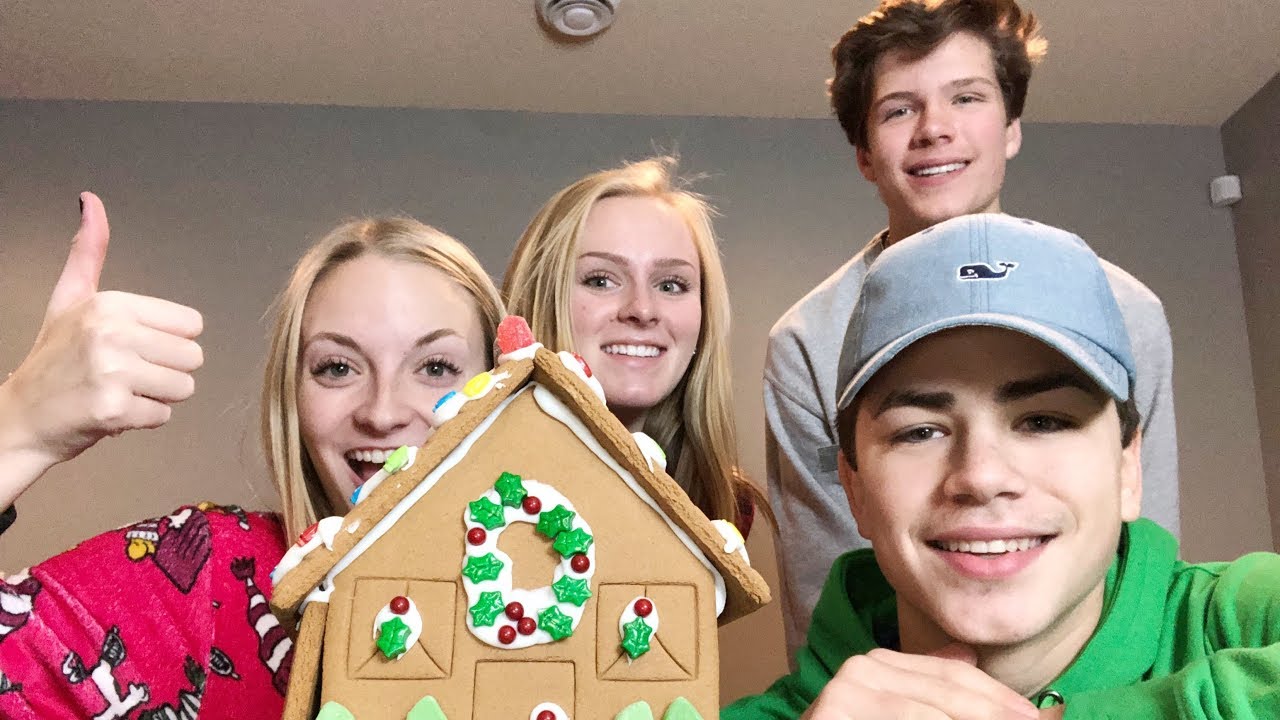 BOYS vs GIRLS Challenge | Gingerbread House Edition With Jaidyn - YouTube