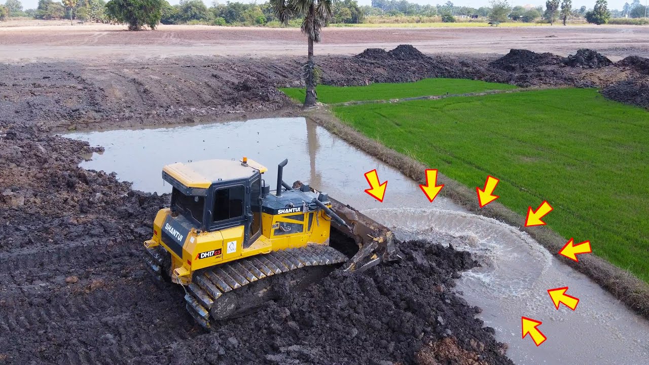 The Amazing Dozer Shantui DH17c3 showcased its power with long dump trucks - YouTube