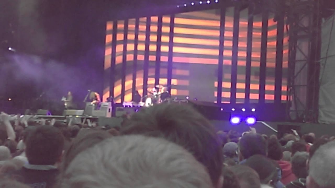 Foo Fighters - Congregation (Manchester 27th May 2015) - YouTube