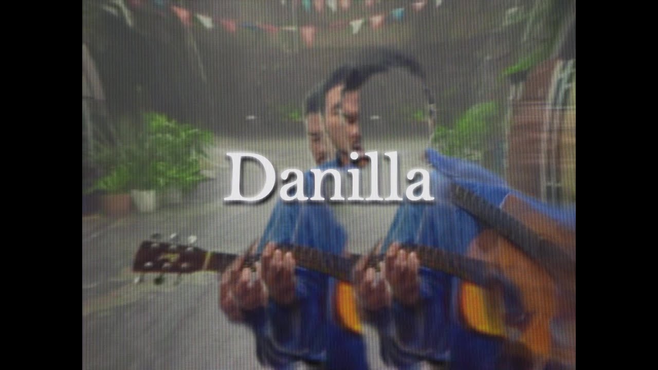 Perfecta - Danilla (Official Lyric Video) - YouTube