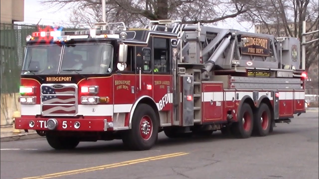 Bridgeport Fire Department Battalion 1 and Ladder 5 Responding - YouTube
