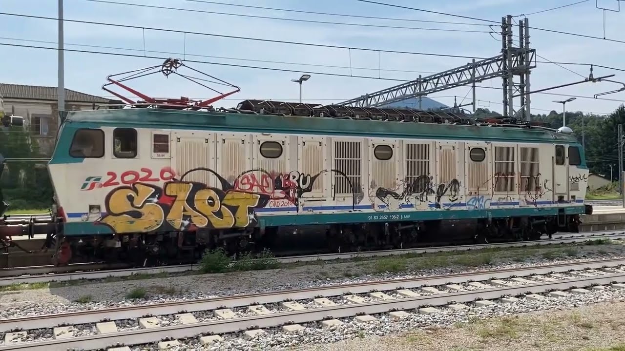 Il treno diagnostico RFI RAIL 3D con E652 106 a LUINO - YouTube
