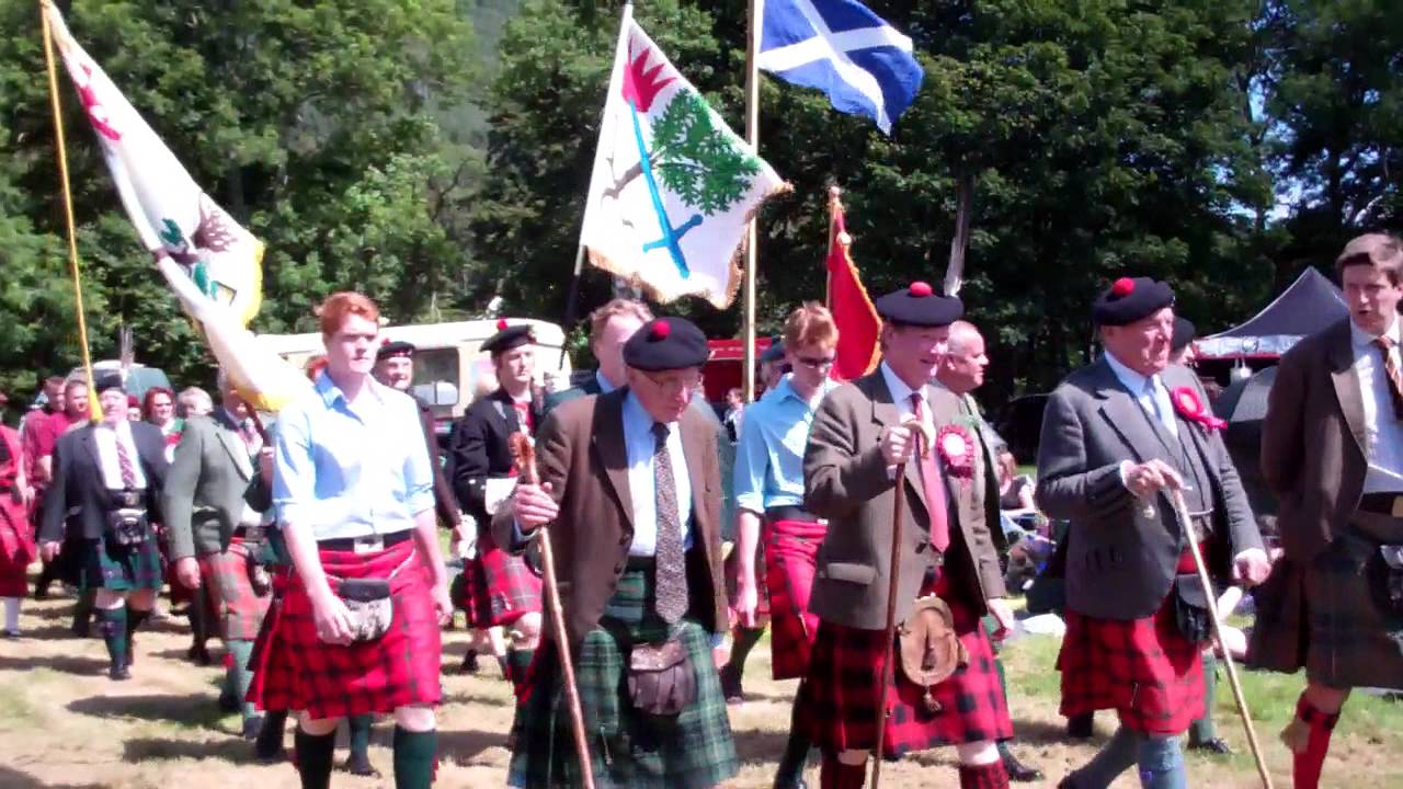 Clan Gathering Parade Scotland - YouTube