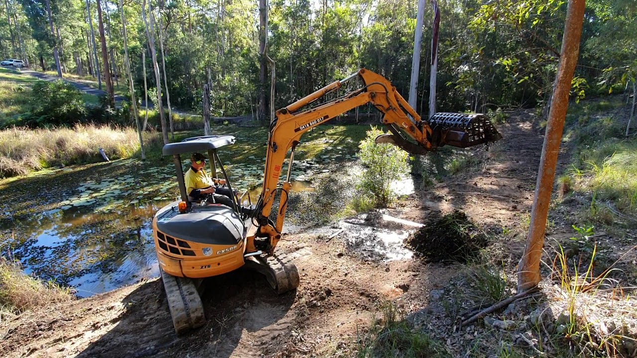 Gold Coast Dam Digging and clearing - YouTube