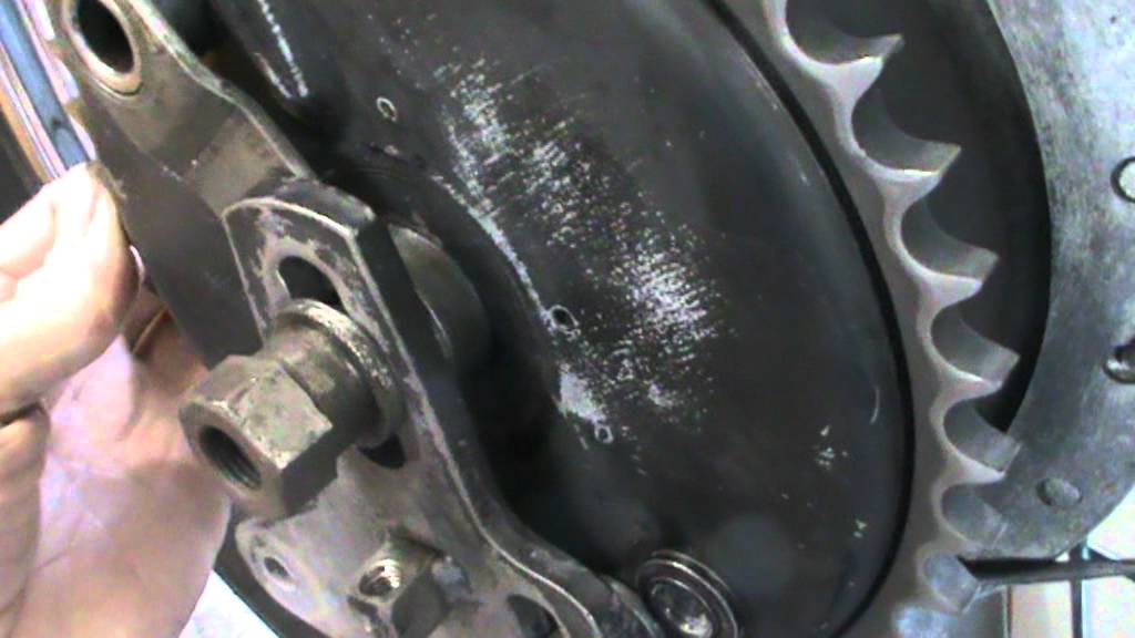 Norton Commando Mk2: wobbly rear brake drum - YouTube