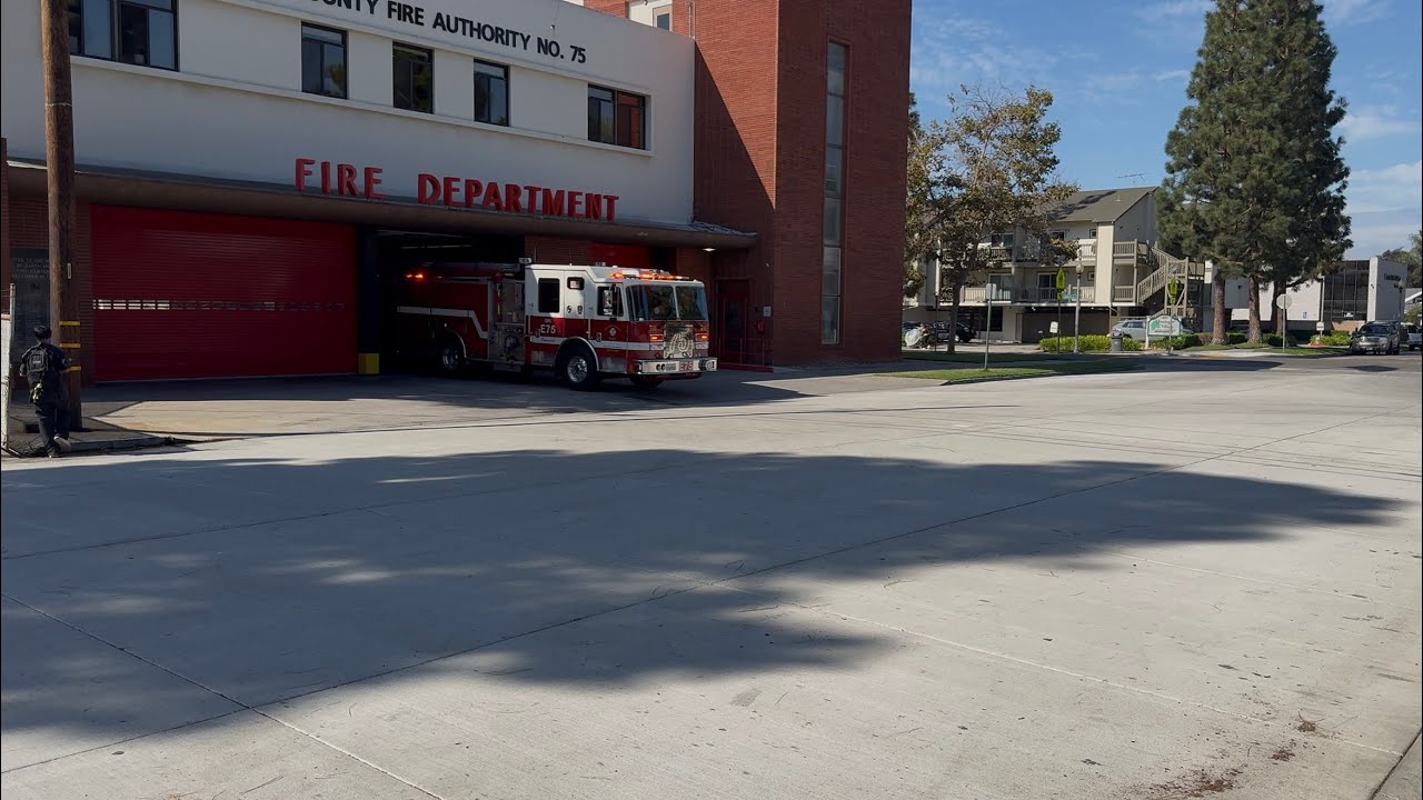 OCFA Engine 75 responding - YouTube