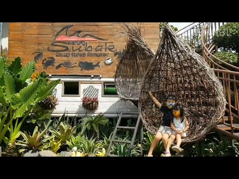 Eat and Play at Warung Subak Grilled Seafood Restaurant - YouTube