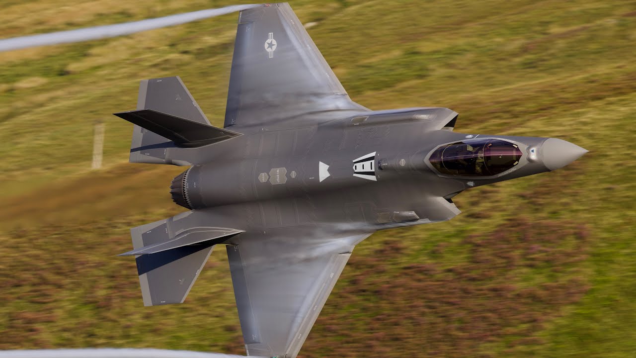 MACH LOOP: 🇺🇸 USAF 4 SHIP F-35 AT LOW LEVEL AT LFA7 - YouTube