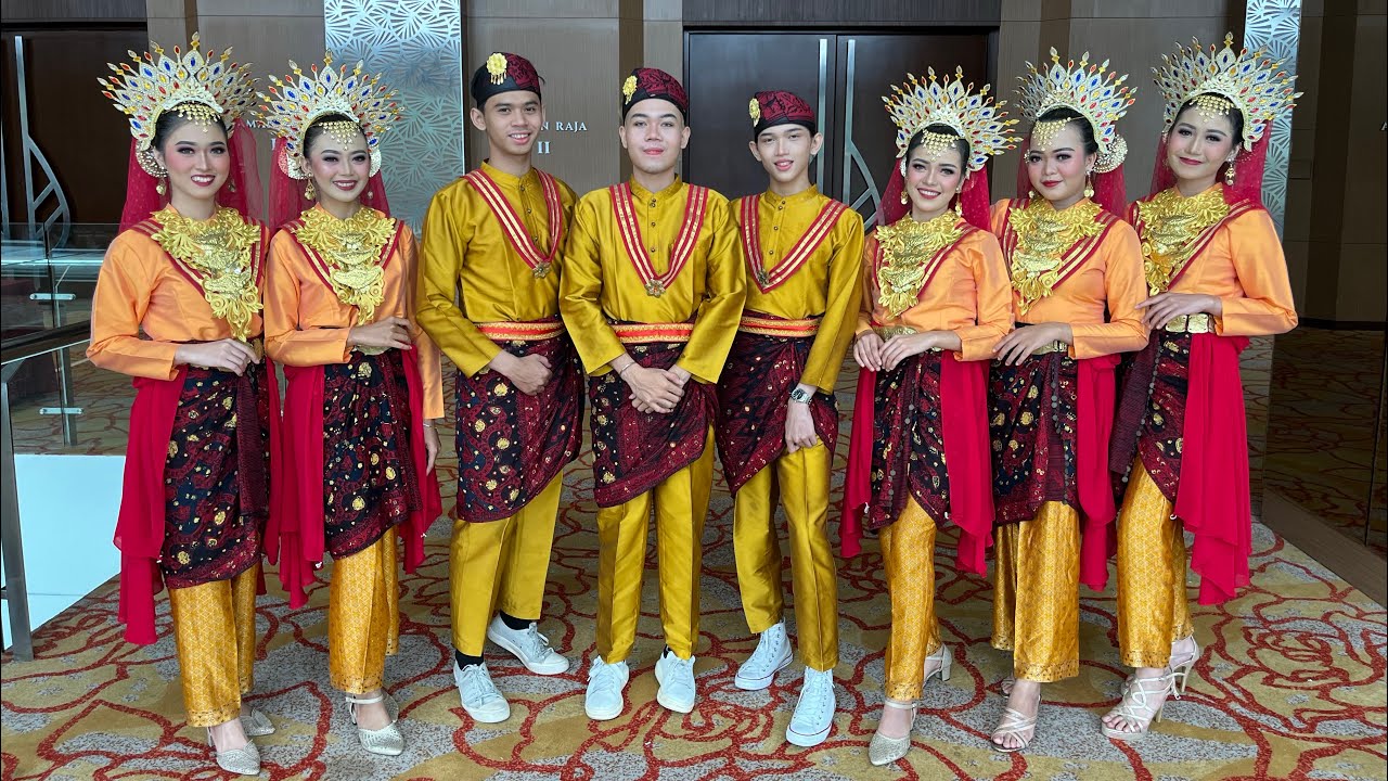 TARI RENTAK BESAPIH perform by SYAMIRA GALLERY - YouTube