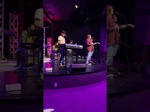 Raffiela and Leilani leading worship 1/2023