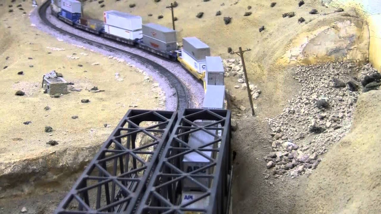 Santa Fe N Scale 1/160 Doublestack II N Scale - YouTube