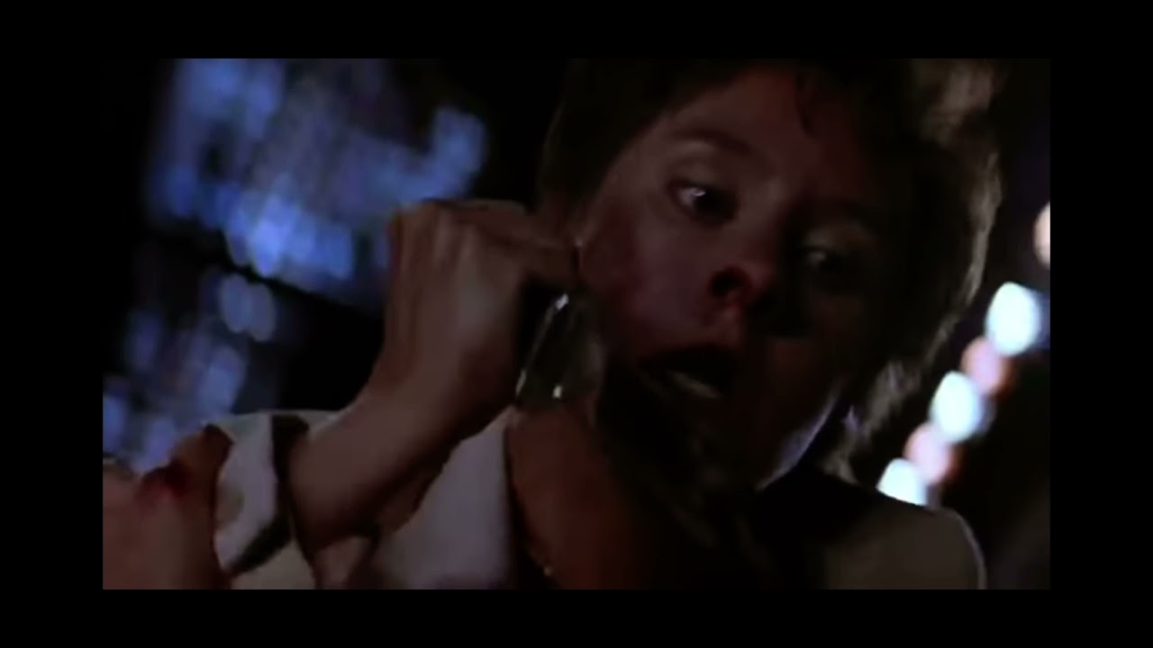 Scream 2 Ms.Loomis/ Mickey’s deaths - YouTube