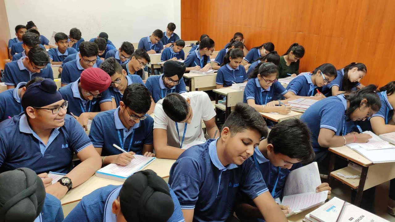 Aakash institute aliganj - YouTube