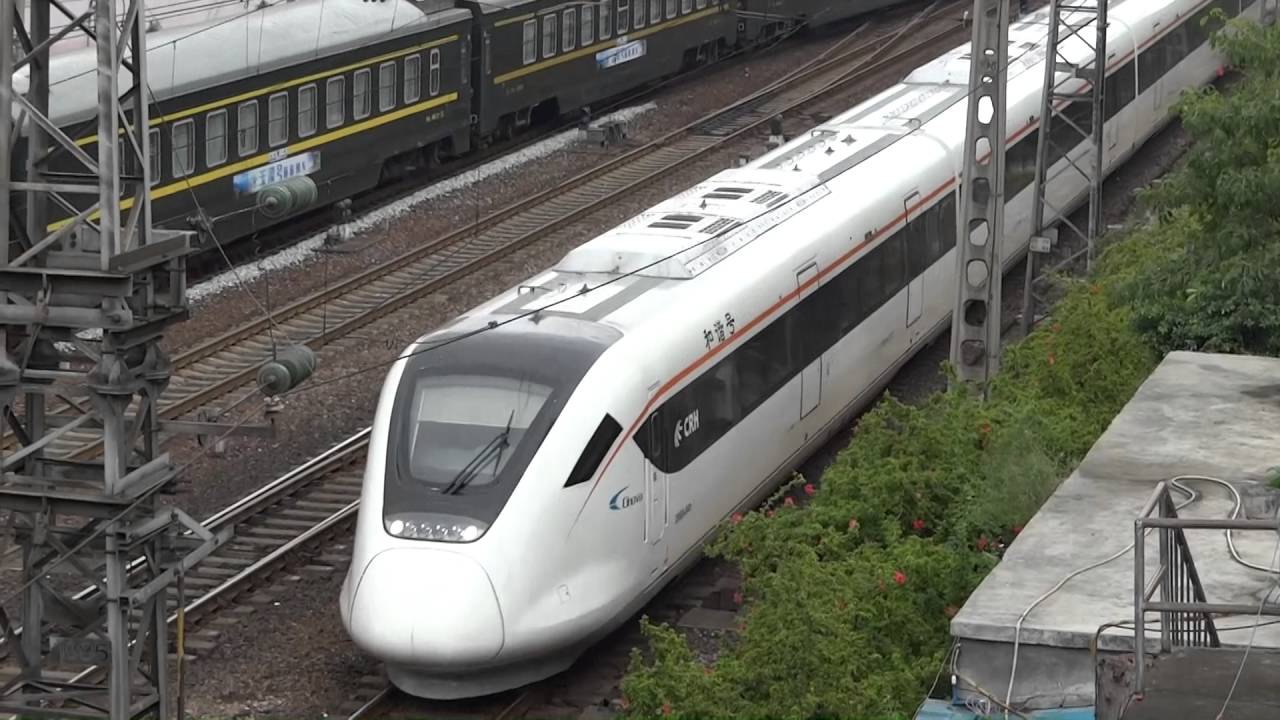 中國鐵路 China Railway 和諧號CRH6型電聯車進入及離開廣州車站 - YouTube