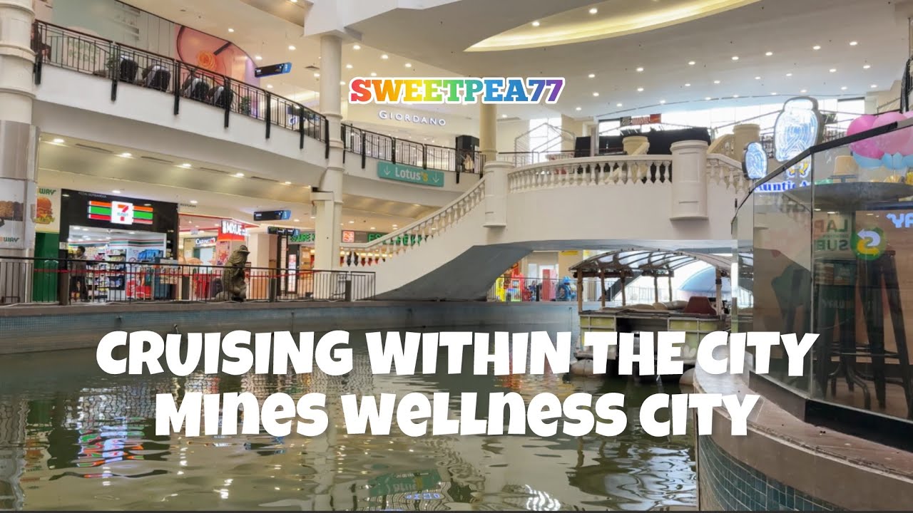 MENAIKI BOT DALAM THE MINES SHOPPING MALL - YouTube