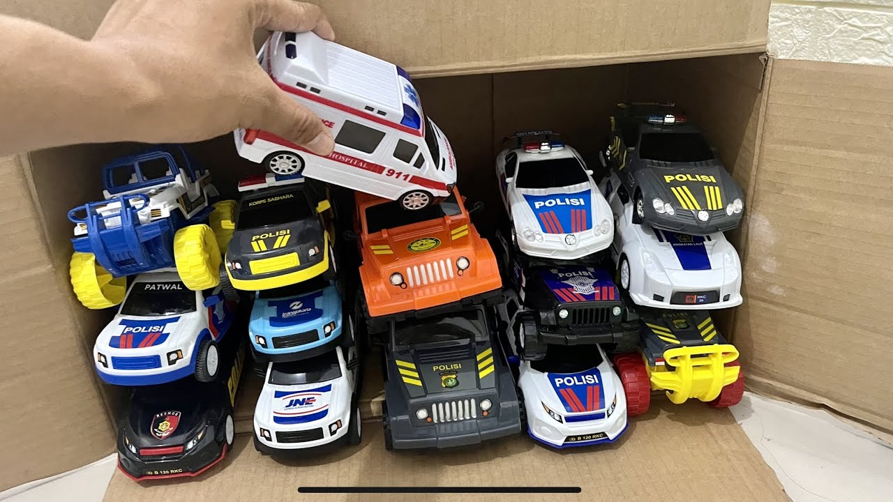 Mobil Mobilan Polisi, Kotak Penuh Mainan Mobil Polisi, Police Car Toys ...