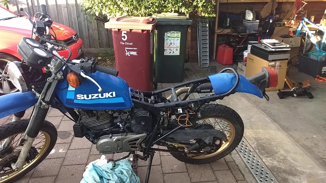 1985 Suzuki DR250S new spark plug got it running. - YouTube
