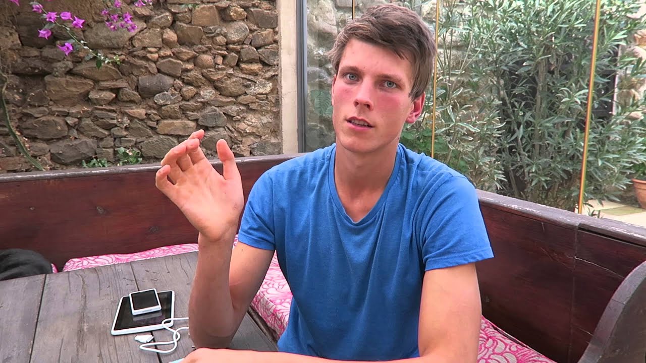 Levin Solar Panel Battery Bank Charger Review 12000 mAh - YouTube