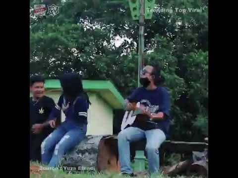 PRANK NGAMEN part 1 || nyindir orang pacaran AUTO RIBUT 😂