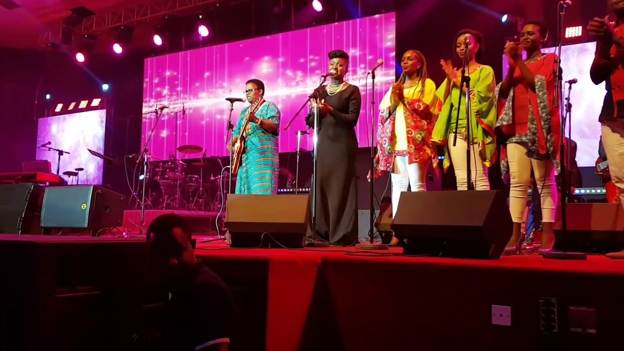 Mercy Masika Akiimba Live Kanisan (Official Video)2017 - YouTube