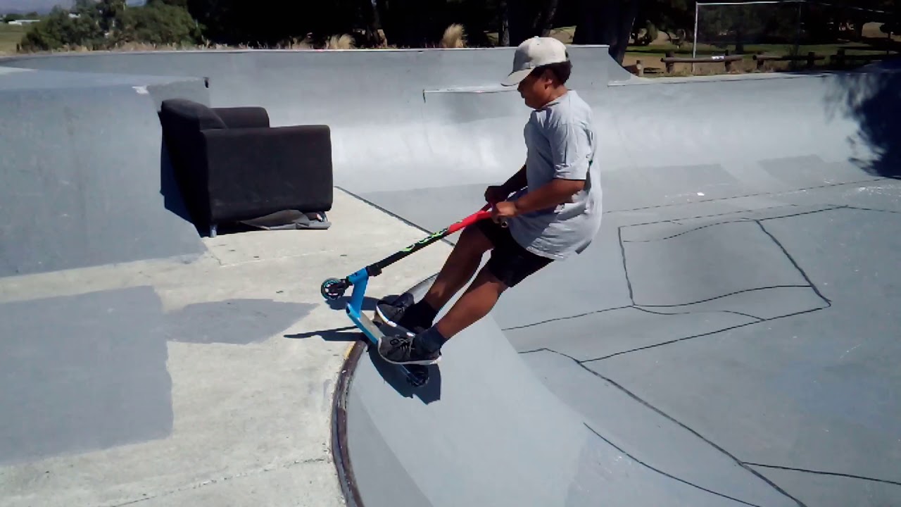 Scootering - YouTube
