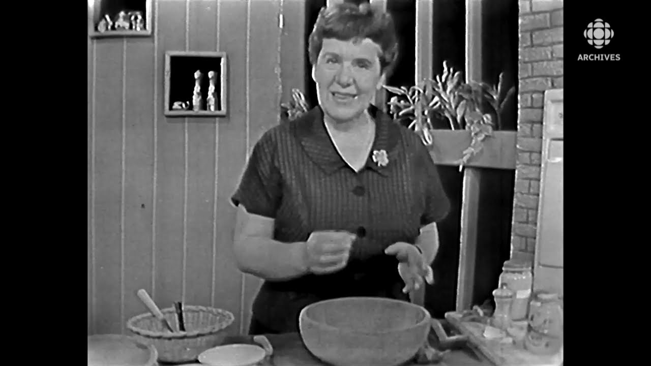 La recette de salade verte de Jehane Benoît en 1959 - YouTube