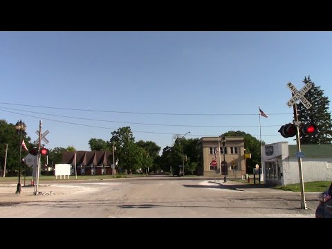 TPW 3442 and TPW 3441 at Central Street in Gilman, Illinois