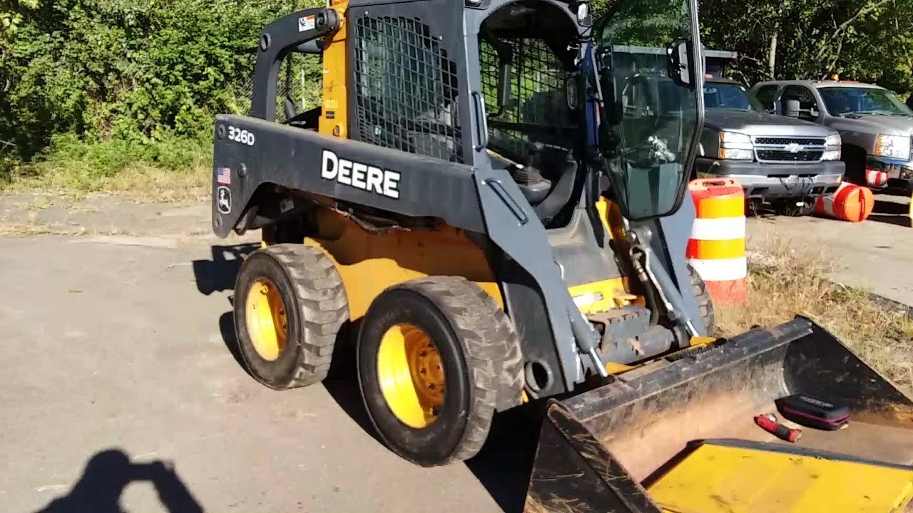 JOHN DEERE 326D FIRST START OF THE SEASON - YouTube