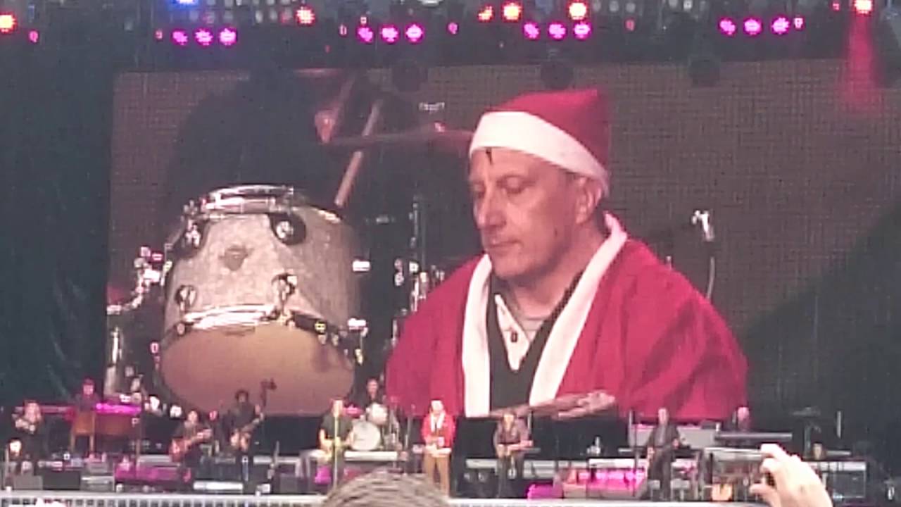 Bruce Springsteen - Santa Claus Is Coming To Town (Manchester 05/25/16 ...