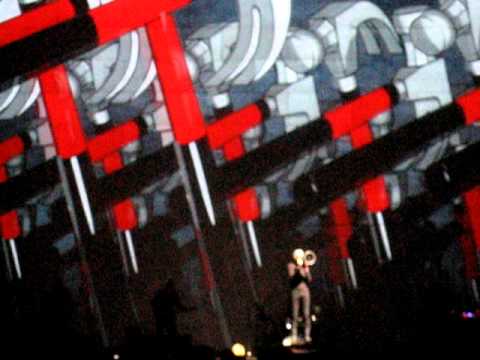 Roger Waters 2010 - Waiting for the Worms - Marching Hammers - YouTube