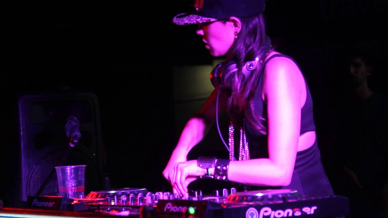 Dj Mariana Bo en vivo - YouTube