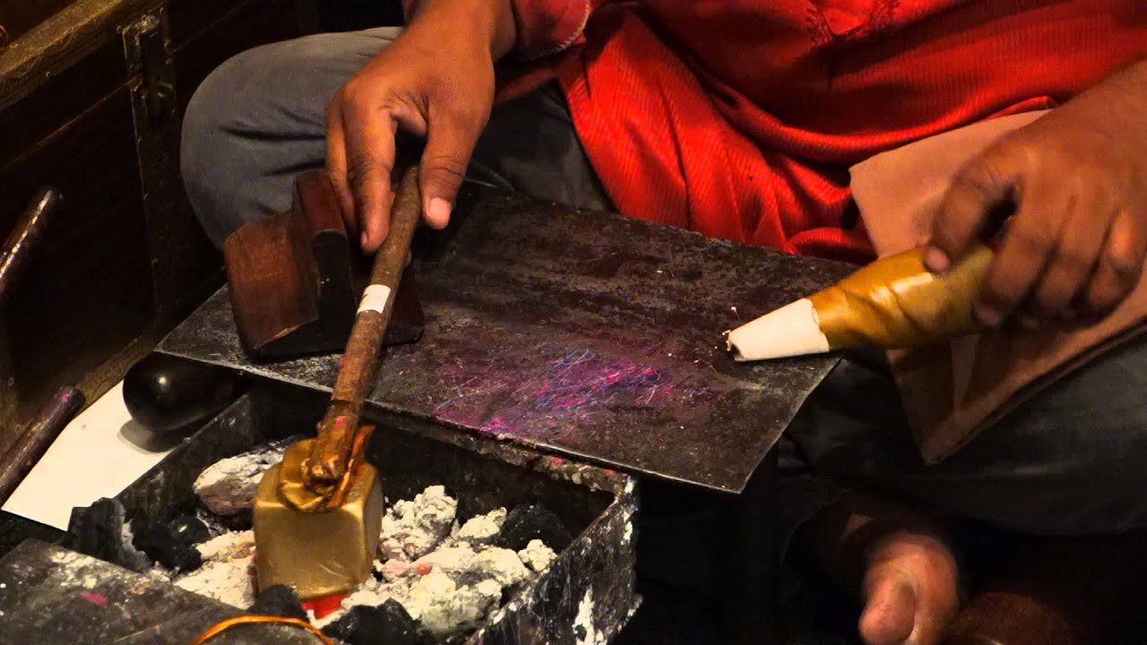 Hyderabad traditional bangle making - YouTube