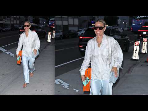 Actress Molly Sims is All Smiles As She Arrives at Giorgio Baldi Restaurant For Dinner!