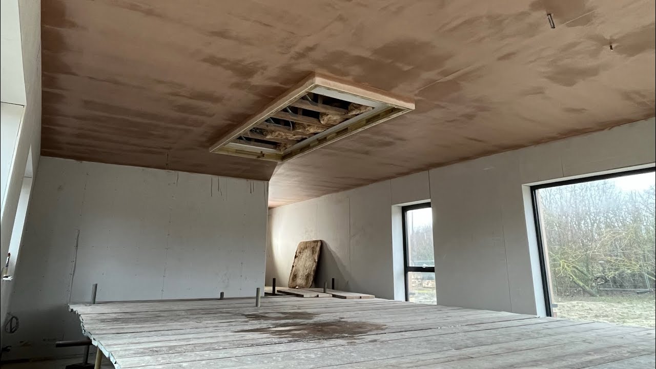 Plastering A Ceiling Made EASIER With scaffolding - YouTube