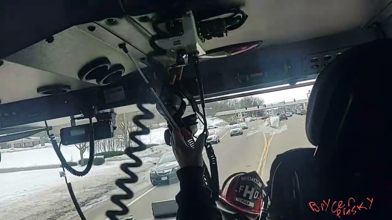 Howland Fire Department responding with Rescue 30 and Medic 30 (left 30 ...