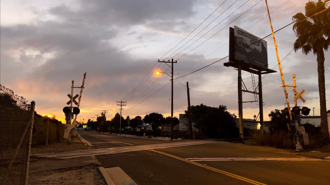 Metrolink 892 @ Ventura Boulevard #1 Railroad Crossing, Montalvo CA 10 ...
