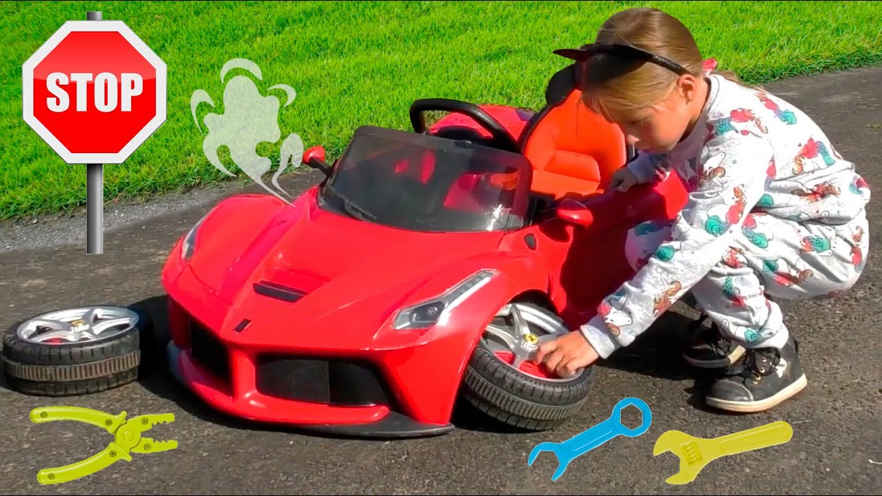 Sofia play with broken Toy Cars - YouTube