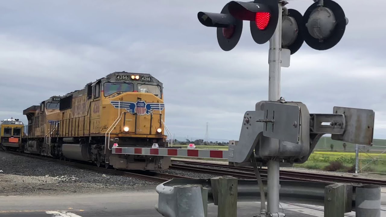 Union Pacific 4266 WSLNWC arriving Newark - 3/23/20 - YouTube