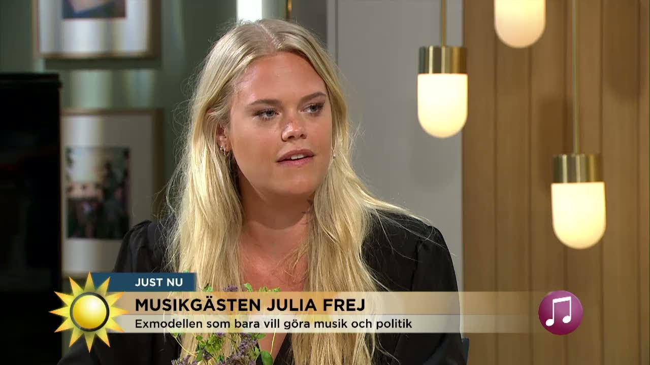 Artisten Julia Frej om tiden i flyktinglägret - Nyhetsmorgon (TV4 ...