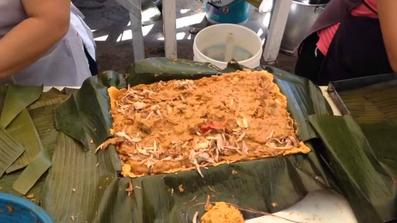 Mucbipollo ("El Pocito") - YouTube